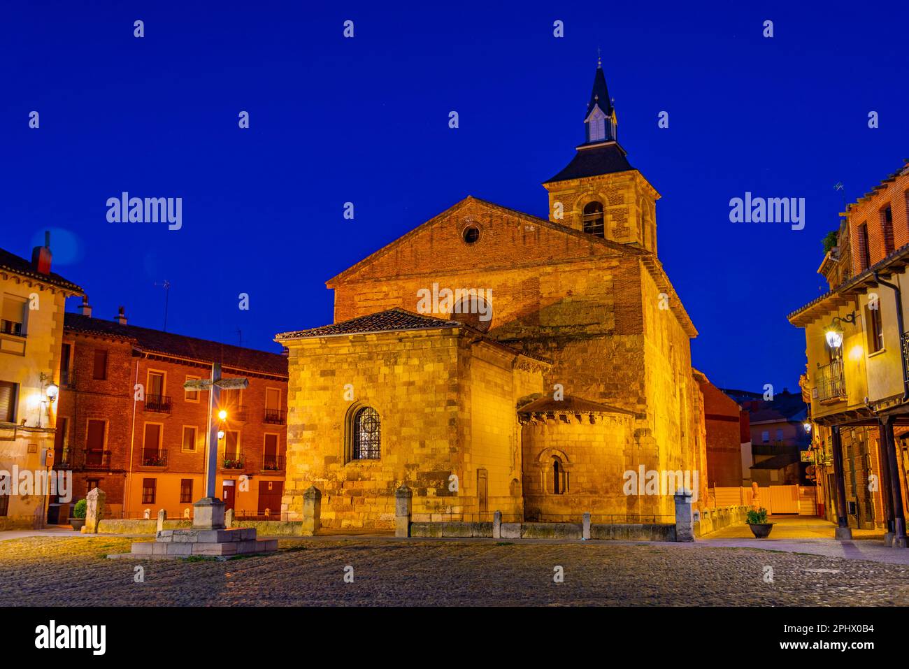 Sunrise view of Church of Santa Maria at Plaza del Grano in Spanish town Leon Stock Photo - Alamy