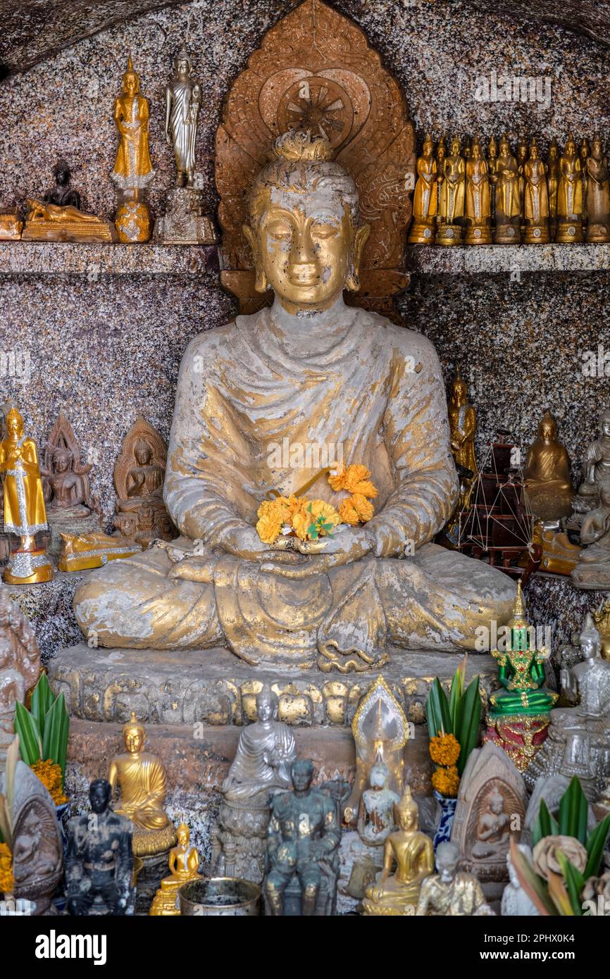 Longmen buddhist temple hi-res stock photography and images - Alamy