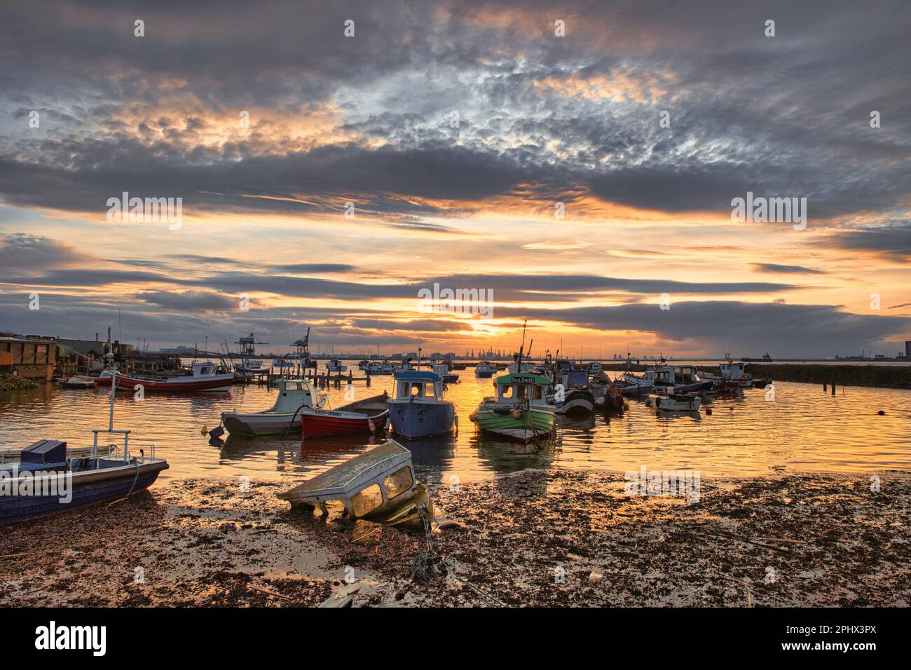 Cleveland sunset skyline hi-res stock photography and images - Alamy