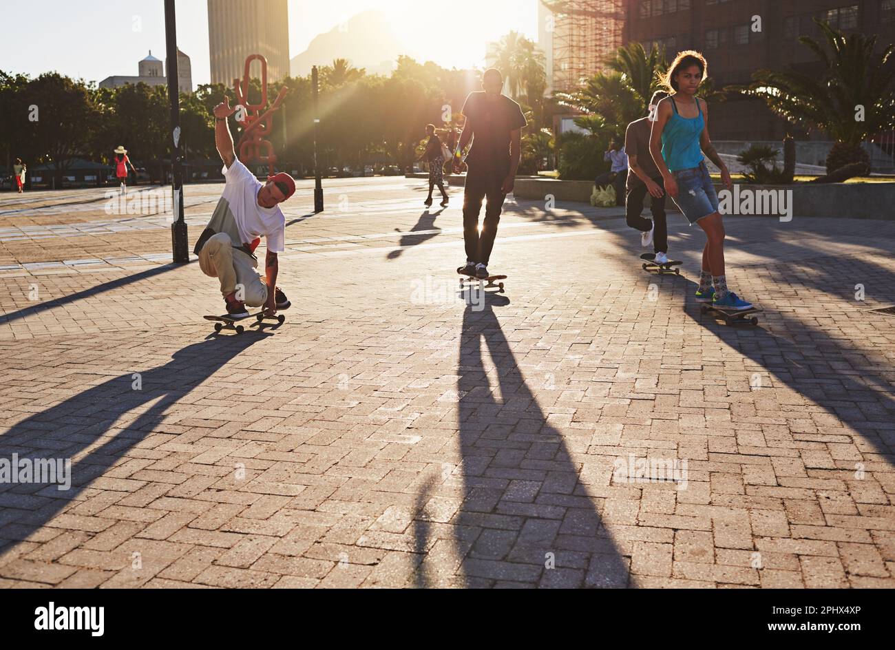 Man and woman skating push hi-res stock photography and images - Alamy