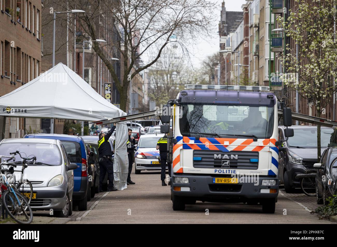 AMSTERDAM - Emergency workers in De Wittenstraat in Amsterdam's ...