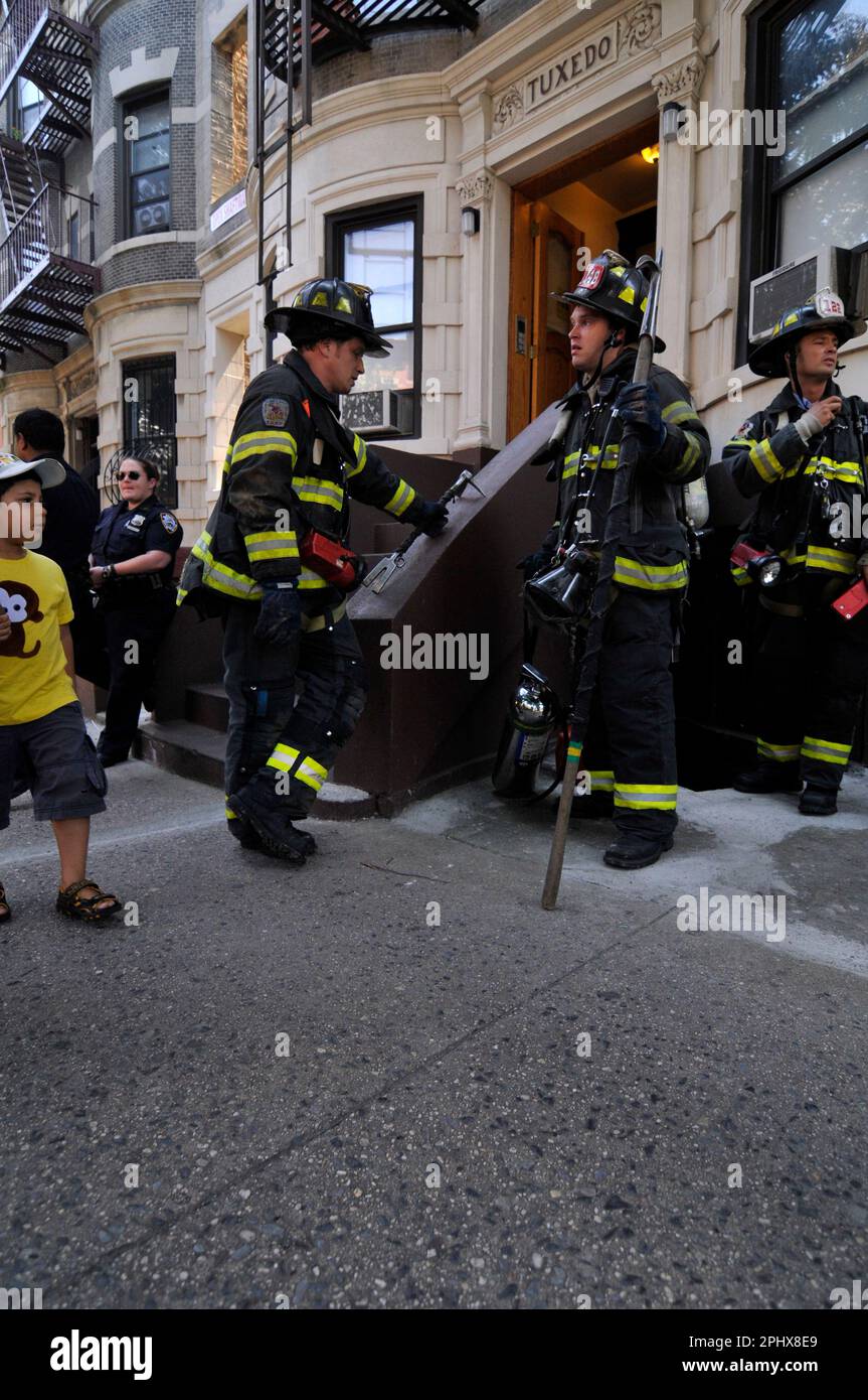 New york fire department firefighters hi-res stock photography and ...