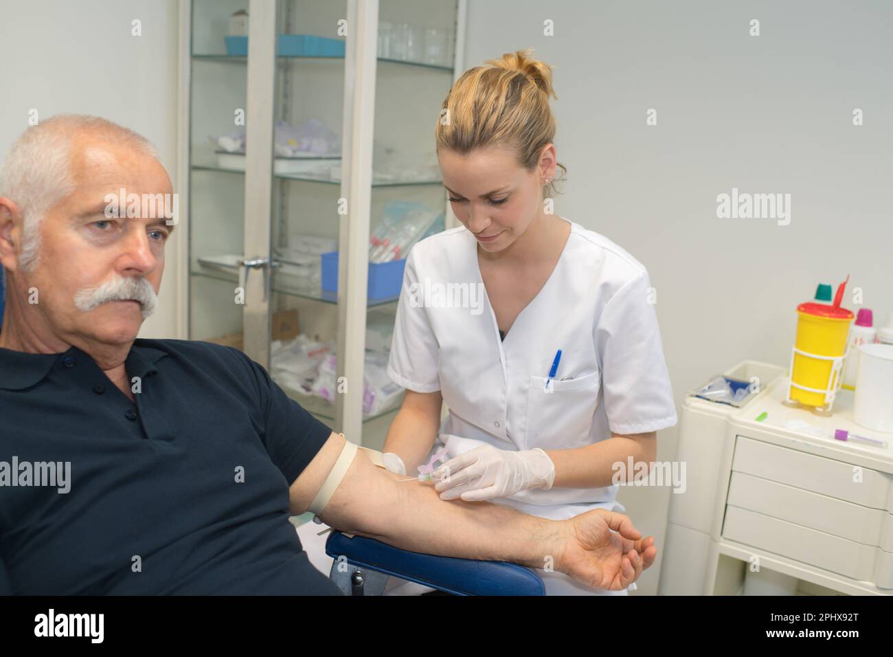 Blood draw man hospital hi-res stock photography and images - Alamy