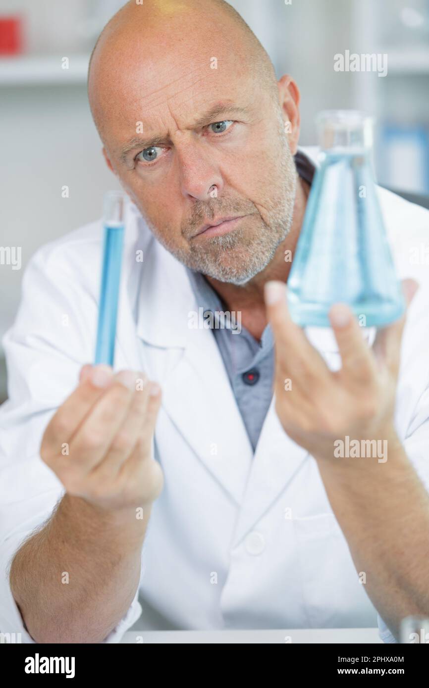 Senior chemist hi-res stock photography and images - Alamy