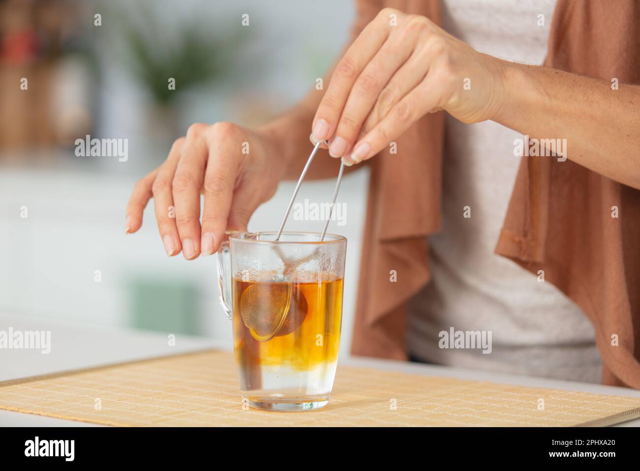 Tea infusing hi-res stock photography and images - Alamy