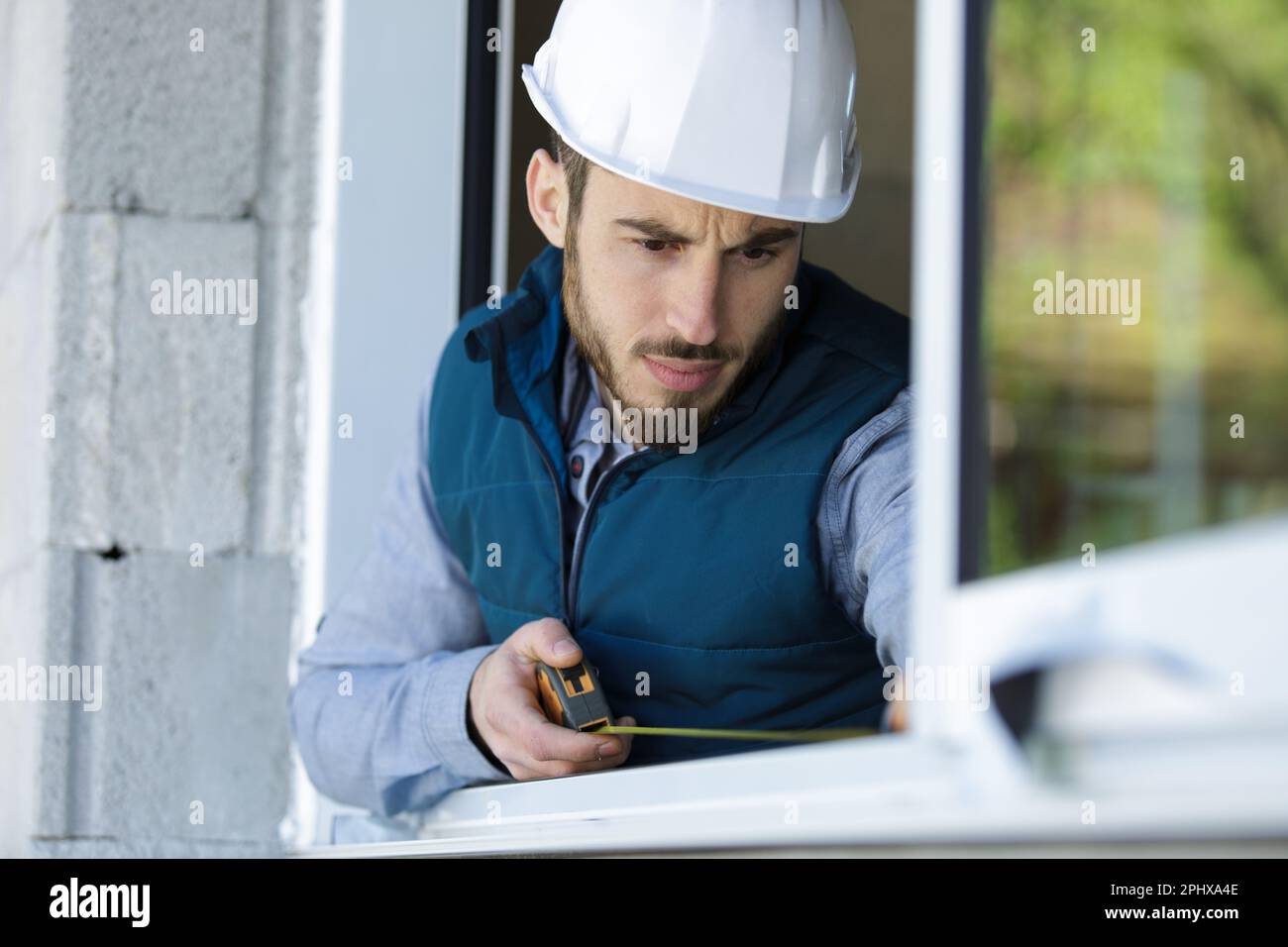 man measuring window Stock Photo - Alamy man measuring window Stock Photo - Alamy