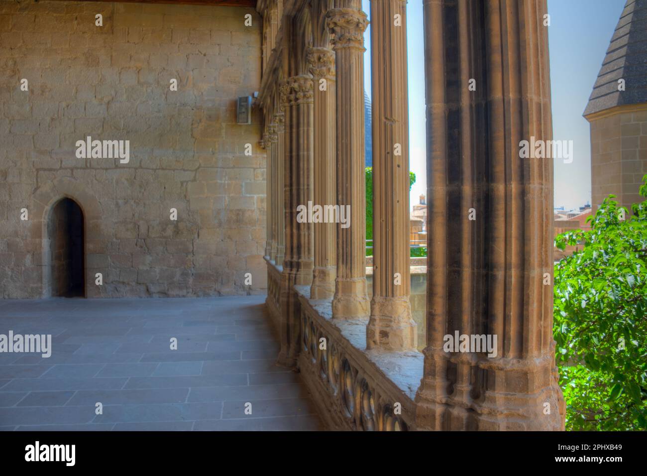 Arched window at the royal palace of Olite in Spain Stock Photo - Alamy