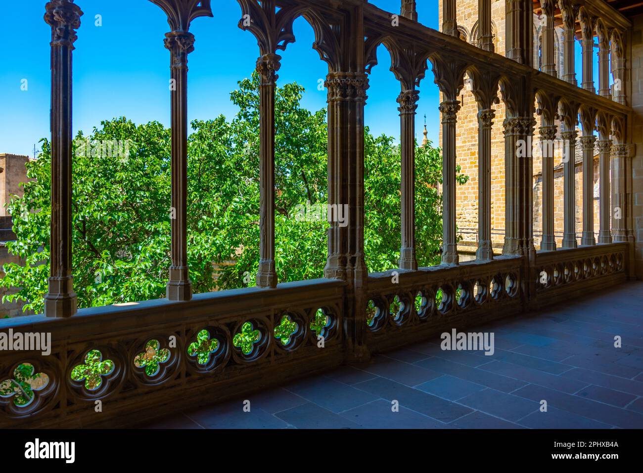Arched window at the royal palace of Olite in Spain Stock Photo - Alamy