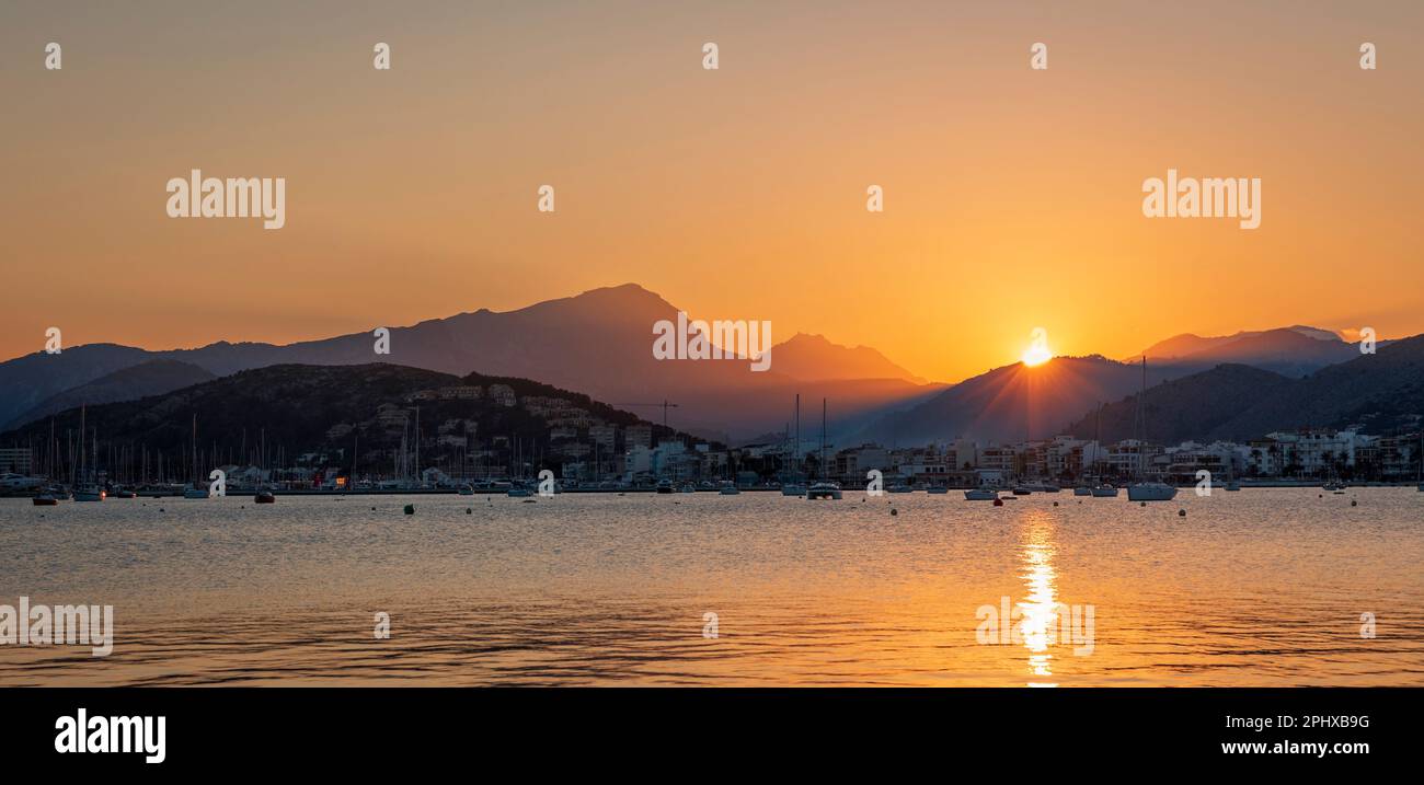 Sunset over the northern Tramuntana mountains from the holiday resort ...