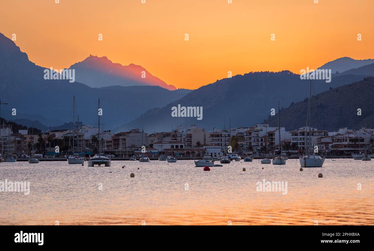 Sunset over the northern Tramuntana mountains from the holiday resort ...