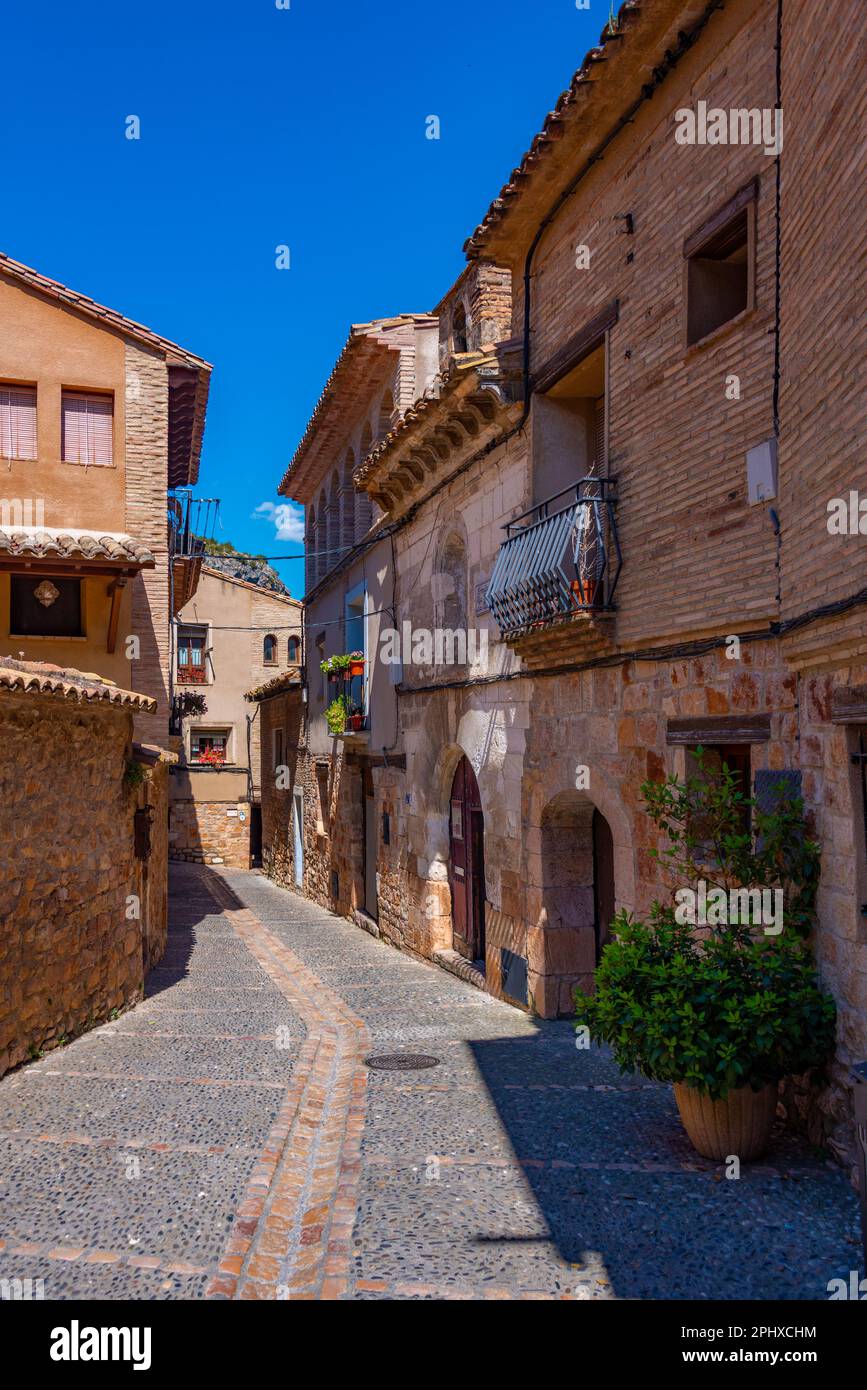 Medieval street in Spanish village Alquezar Stock Photo - Alamy