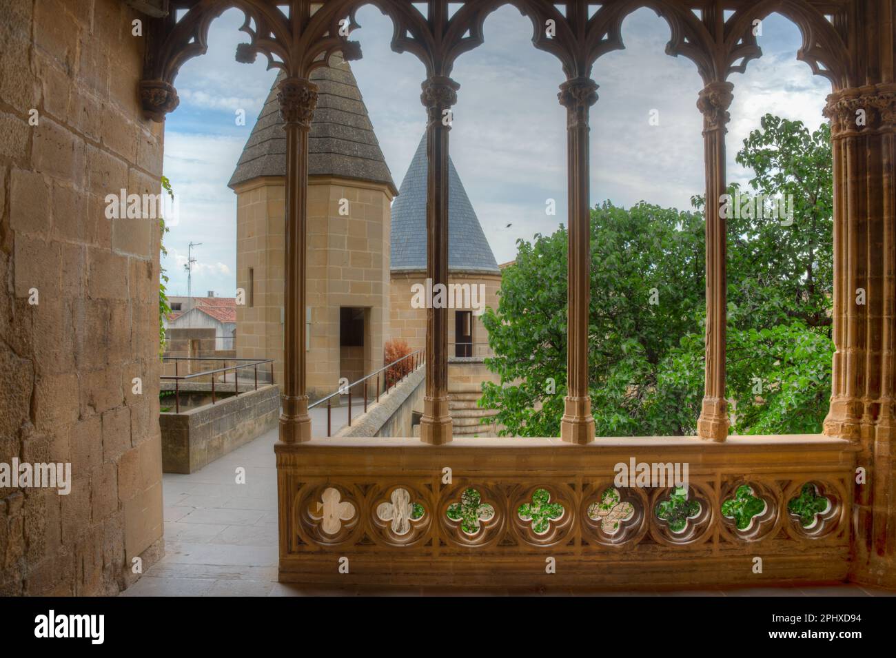 Arched window at the royal palace of Olite in Spain Stock Photo - Alamy