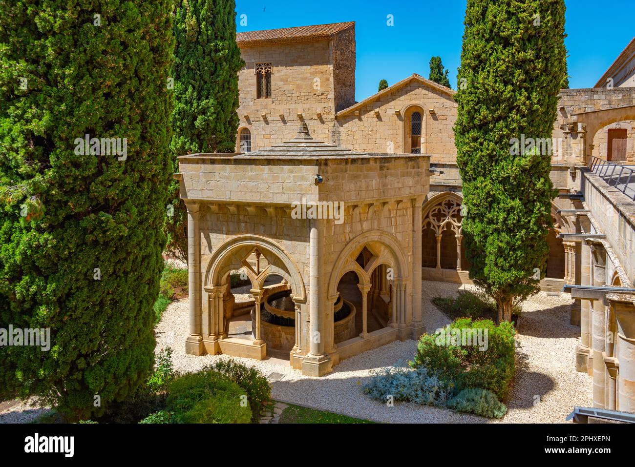 Poblet monastery courtyard hi-res stock photography and images - Alamy