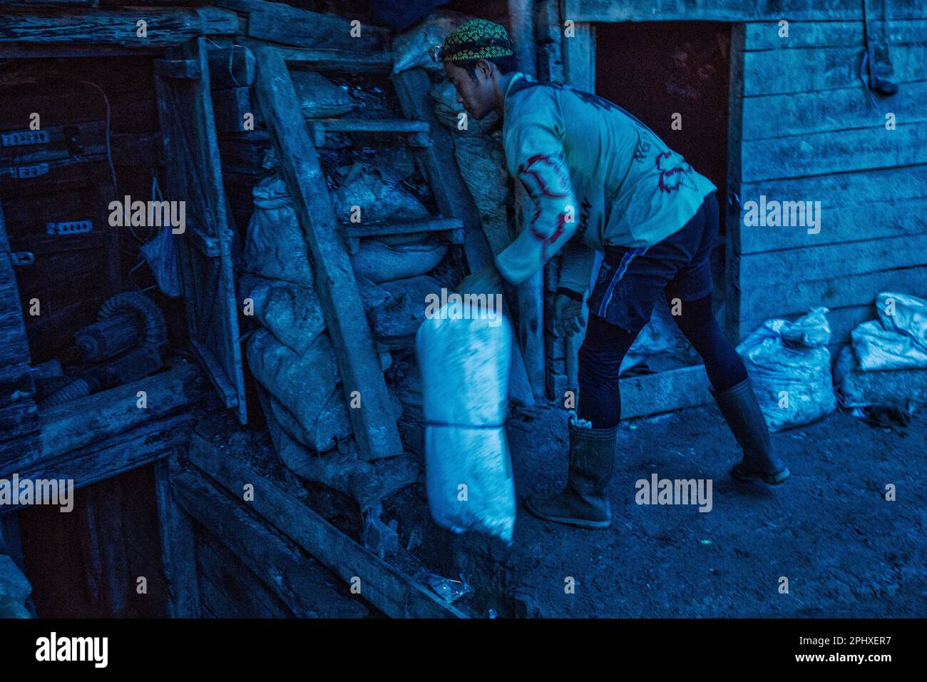 Inside a gold mine in indonesia hi-res stock photography and images - Alamy