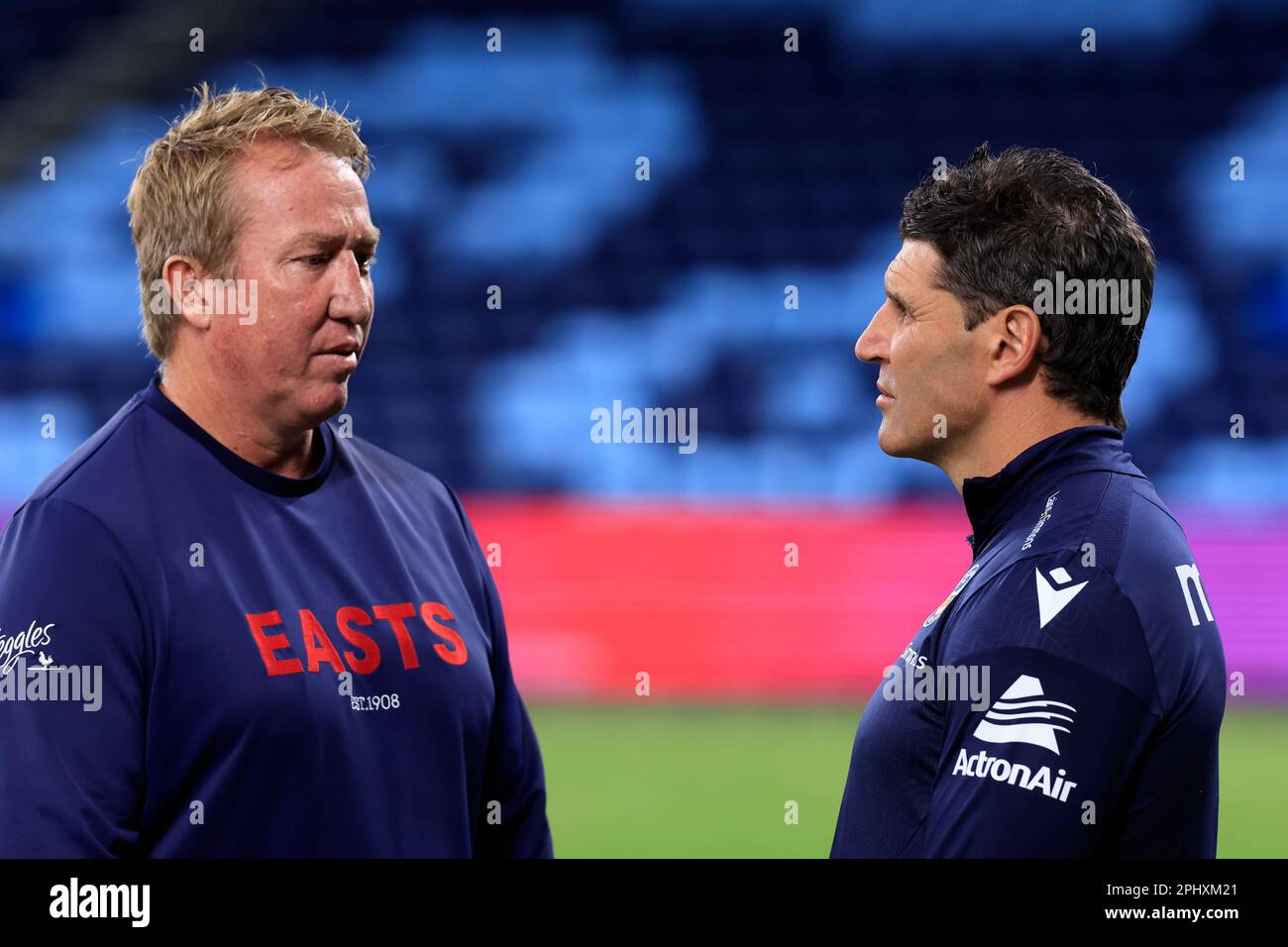 Roosters coach Trent Robinson talks to assistant coach Trent Barrett ...