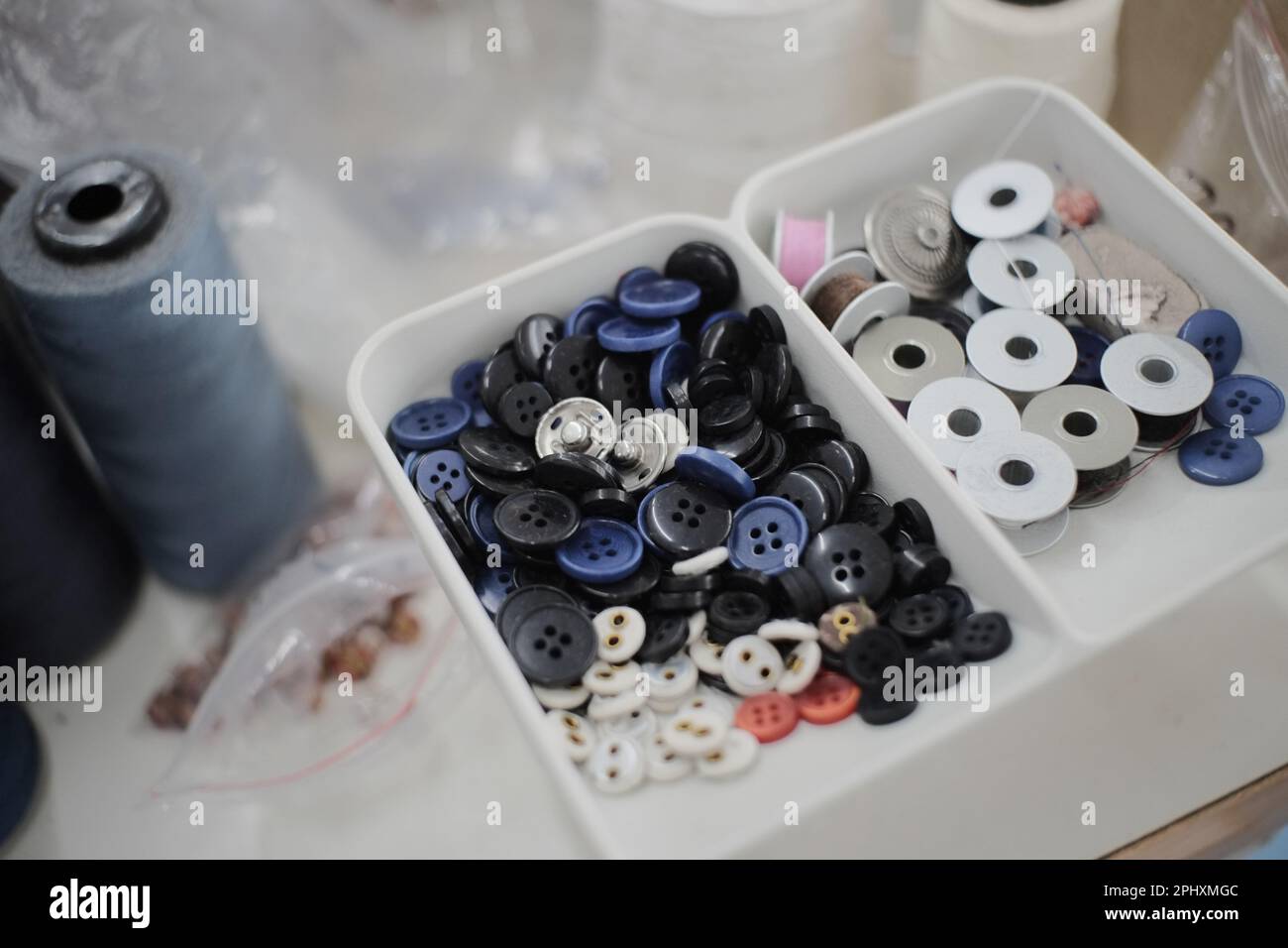 Sewingtutorial hi-res stock photography and images - Alamy