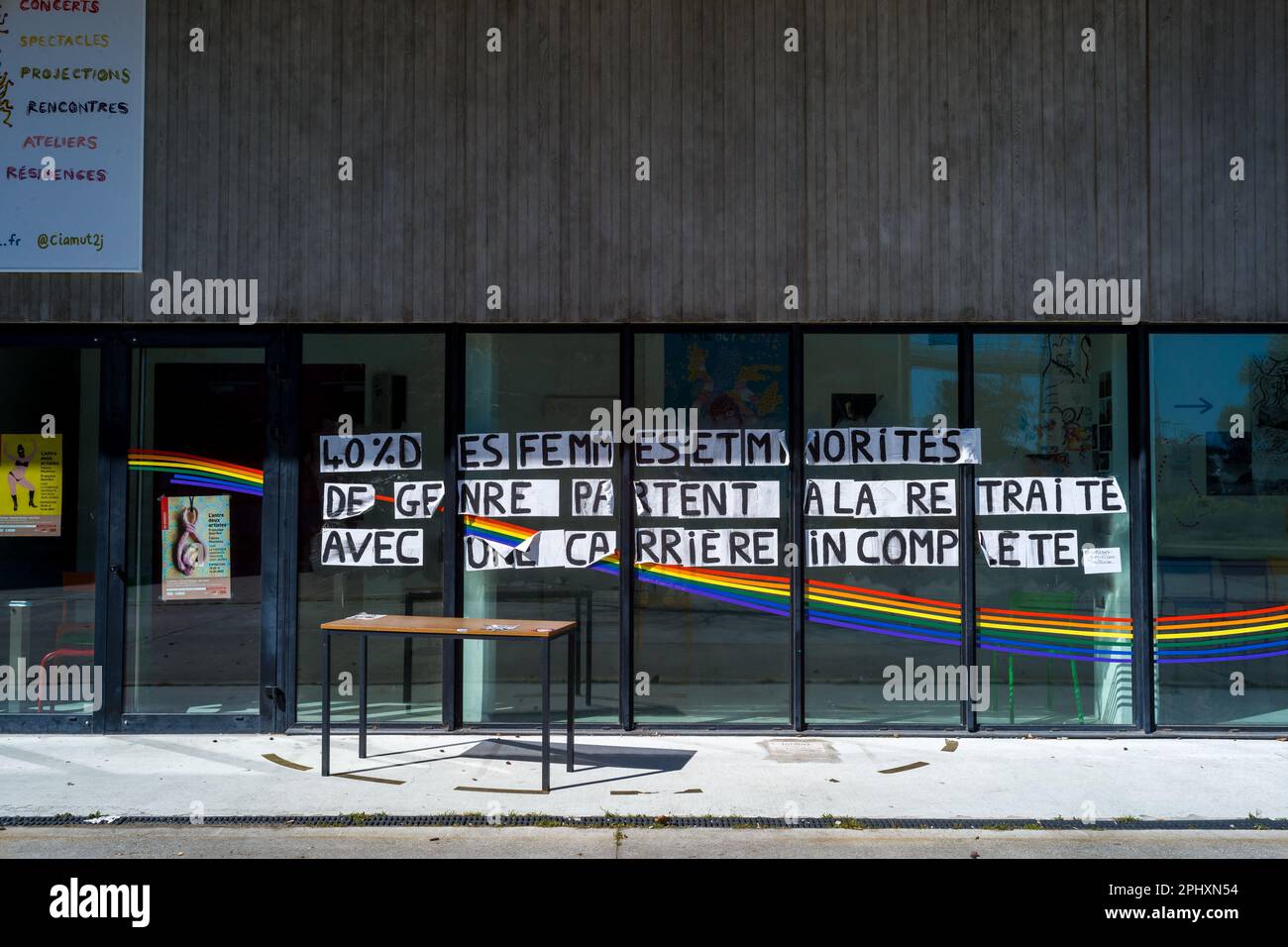 Collages feministes hi-res stock photography and images - Alamy