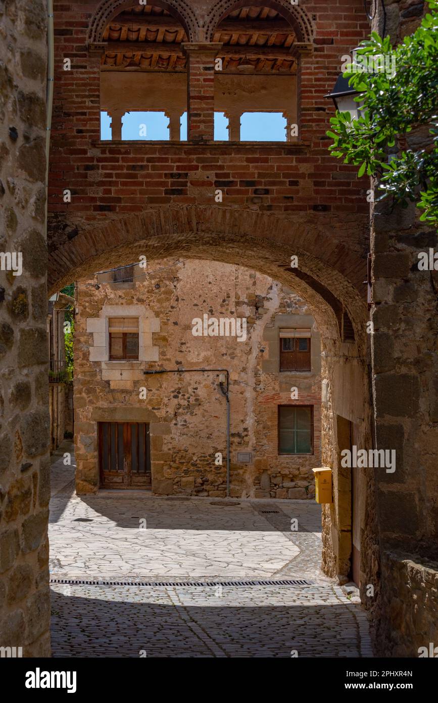 Medieval street in Spanish town Pubol Stock Photo - Alamy