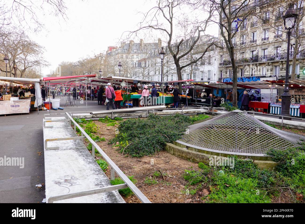 Shoppers, vendors, and booths at the outdoor, Thursday Bastille Market ...