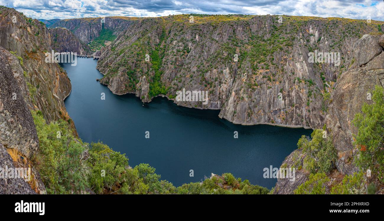 Panorama view of river Douro from Mirador del Picón de Felipe viewpoint ...