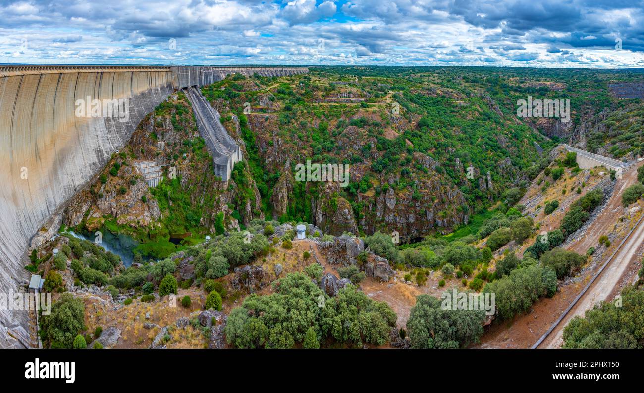 View of Almendra dam in Spain Stock Photo - Alamy