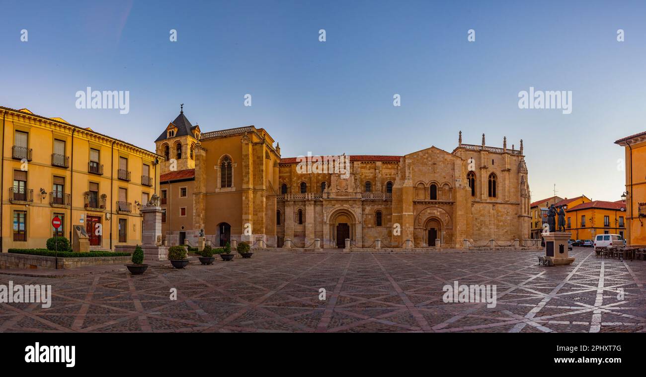 Basilica san isidoro de leon hi-res stock photography and images - Alamy