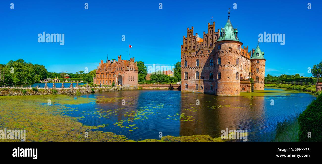 Egeskov slot viewed during a sunny day in Denmark Stock Photo - Alamy