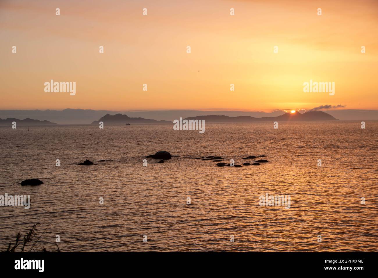 Sunset on Samil beach, Vigo, Galicia, Spain Stock Photo - Alamy