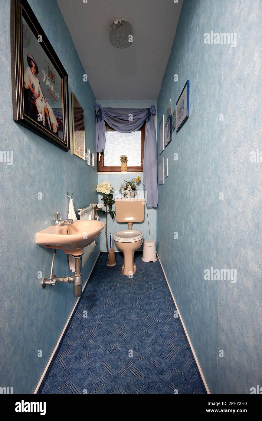 very narrow bathroom Stock Photo - Alamy