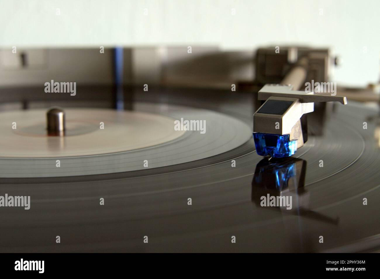 record player, pickup with needle and tone arm Stock Photo - Alamy