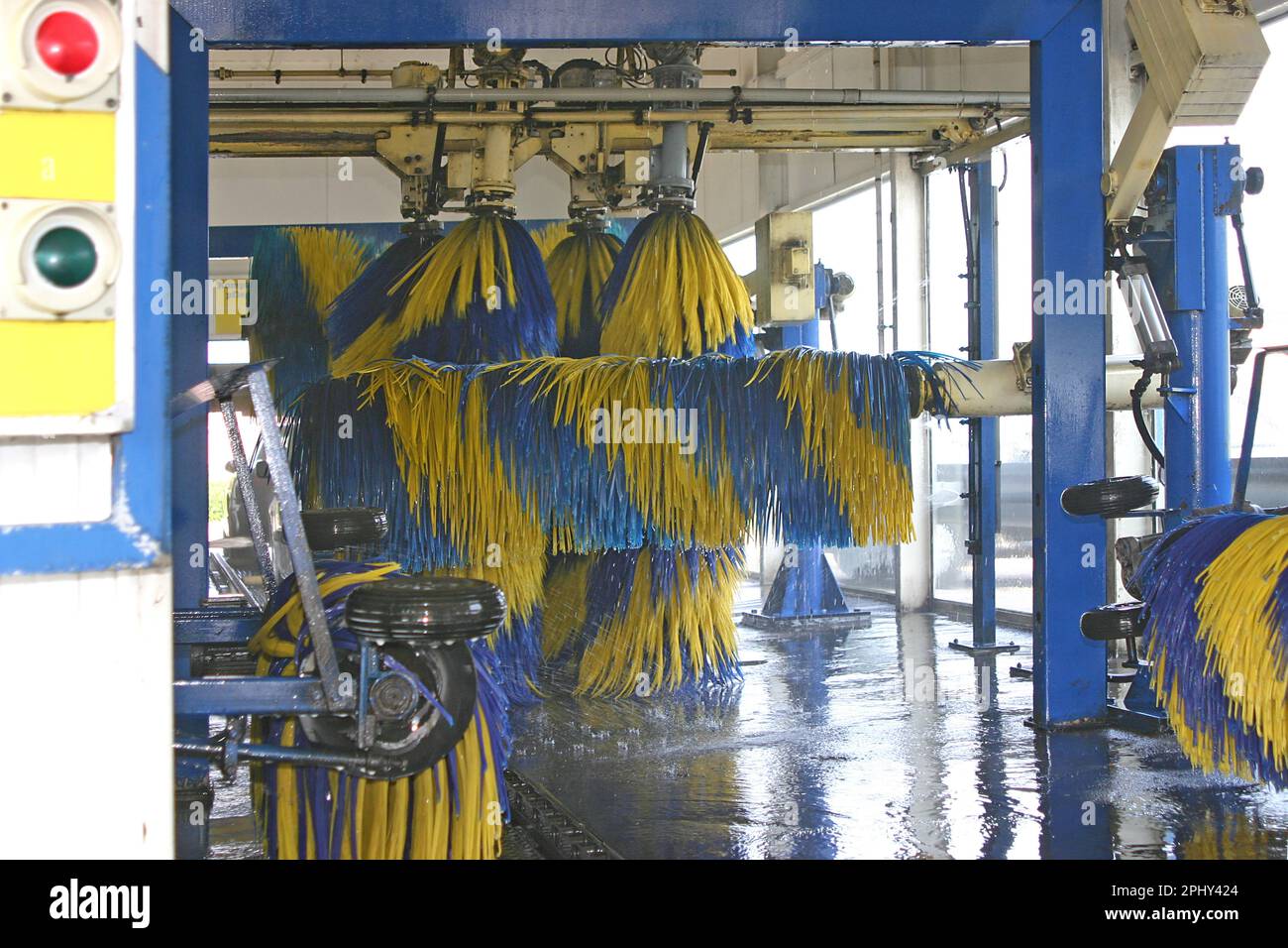 Car wash facilities hi-res stock photography and images - Alamy