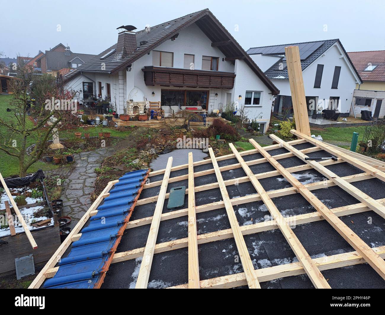 Roof batten and counter batten hi-res stock photography and images - Alamy