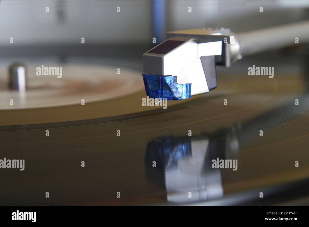 Tone arm hi-res stock photography and images - Alamy