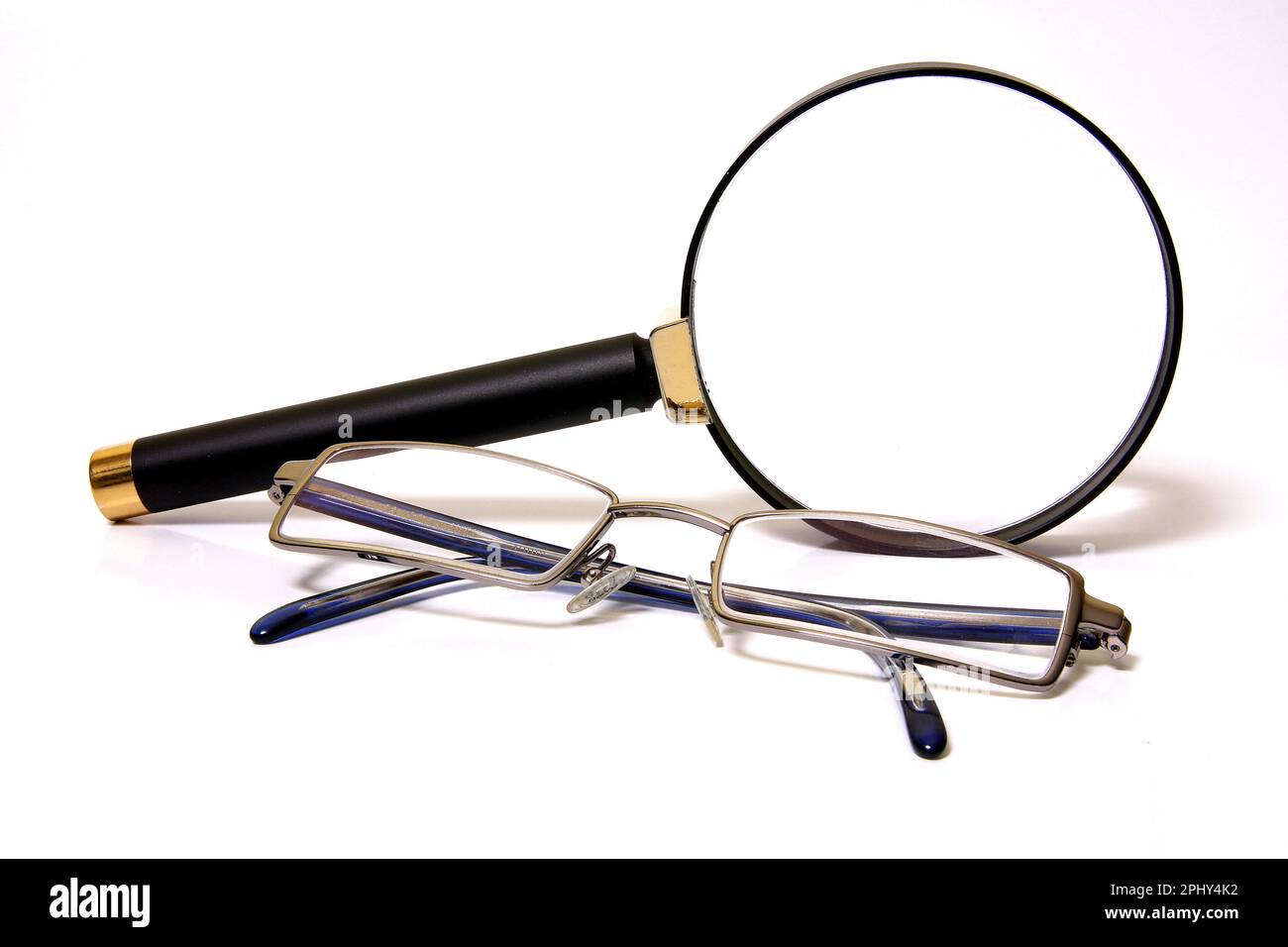 classic magnifying glass with reading glasses Stock Photo - Alamy