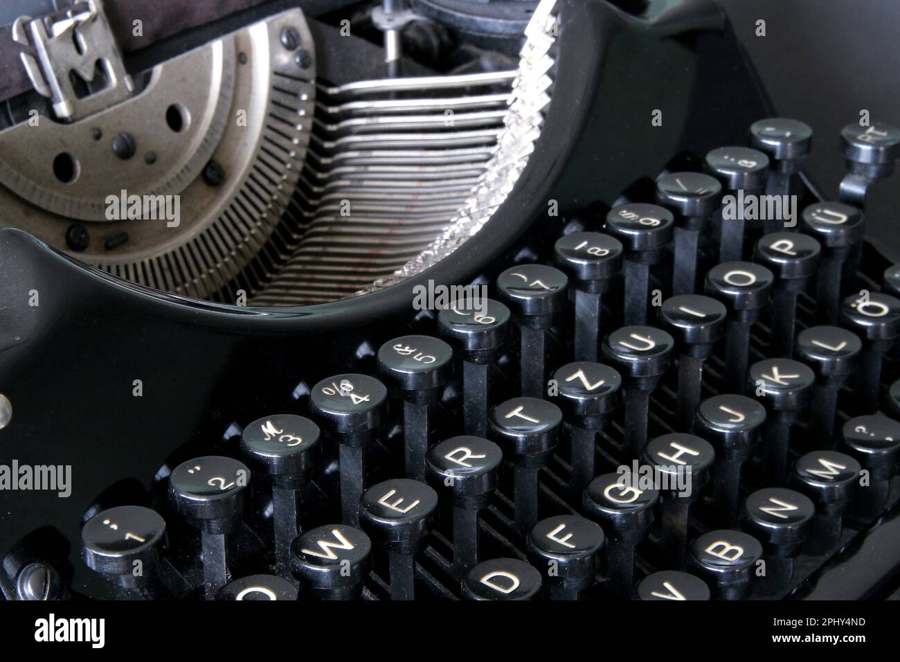 Mechanical typewriters hi-res stock photography and images - Alamy