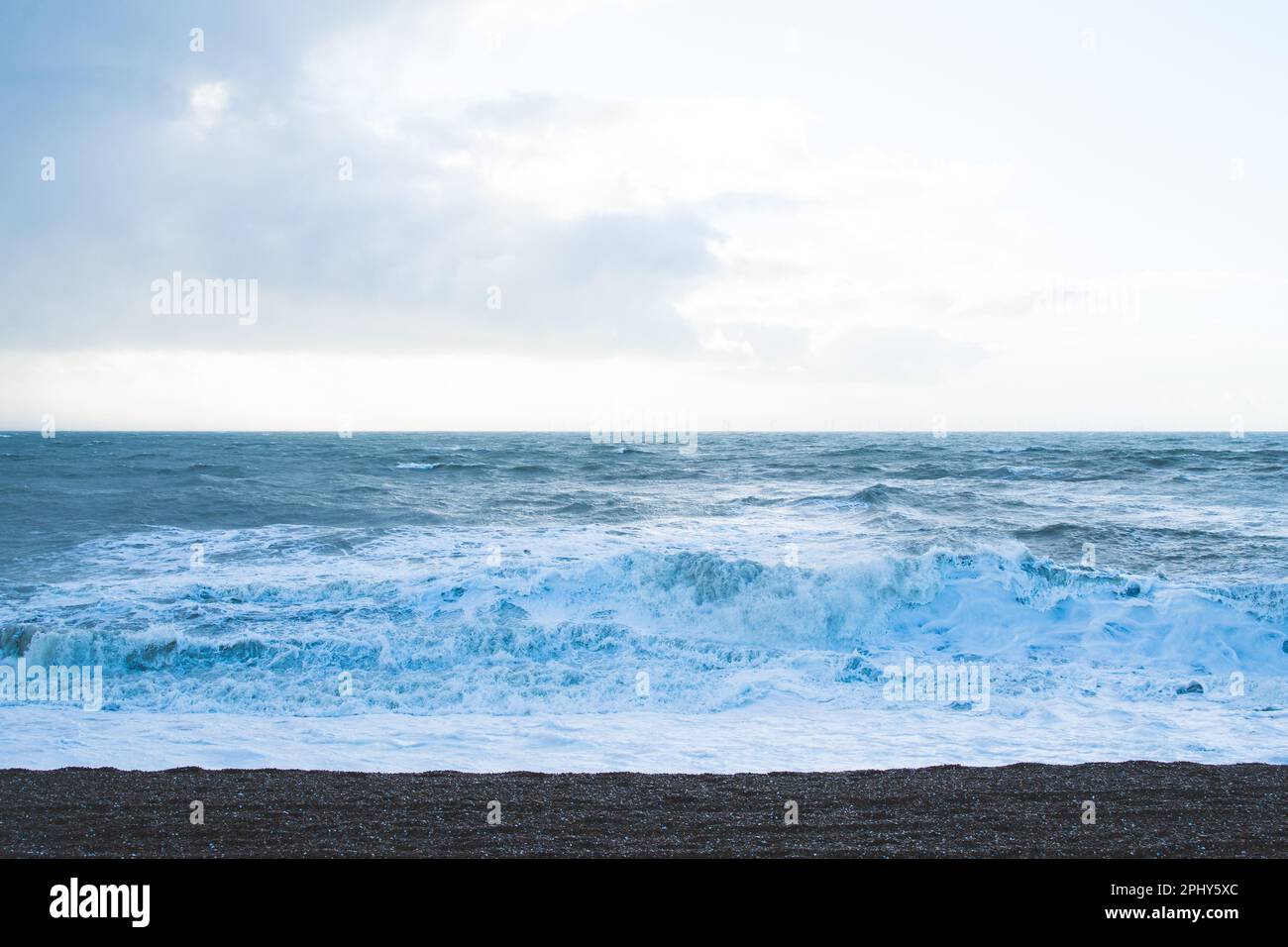 Wide shot of the ocean from Brighton beach Stock Photo - Alamy