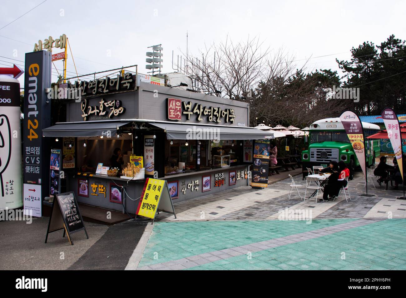 Street food market and souvenirs gifts shop bazaar for korean people ...