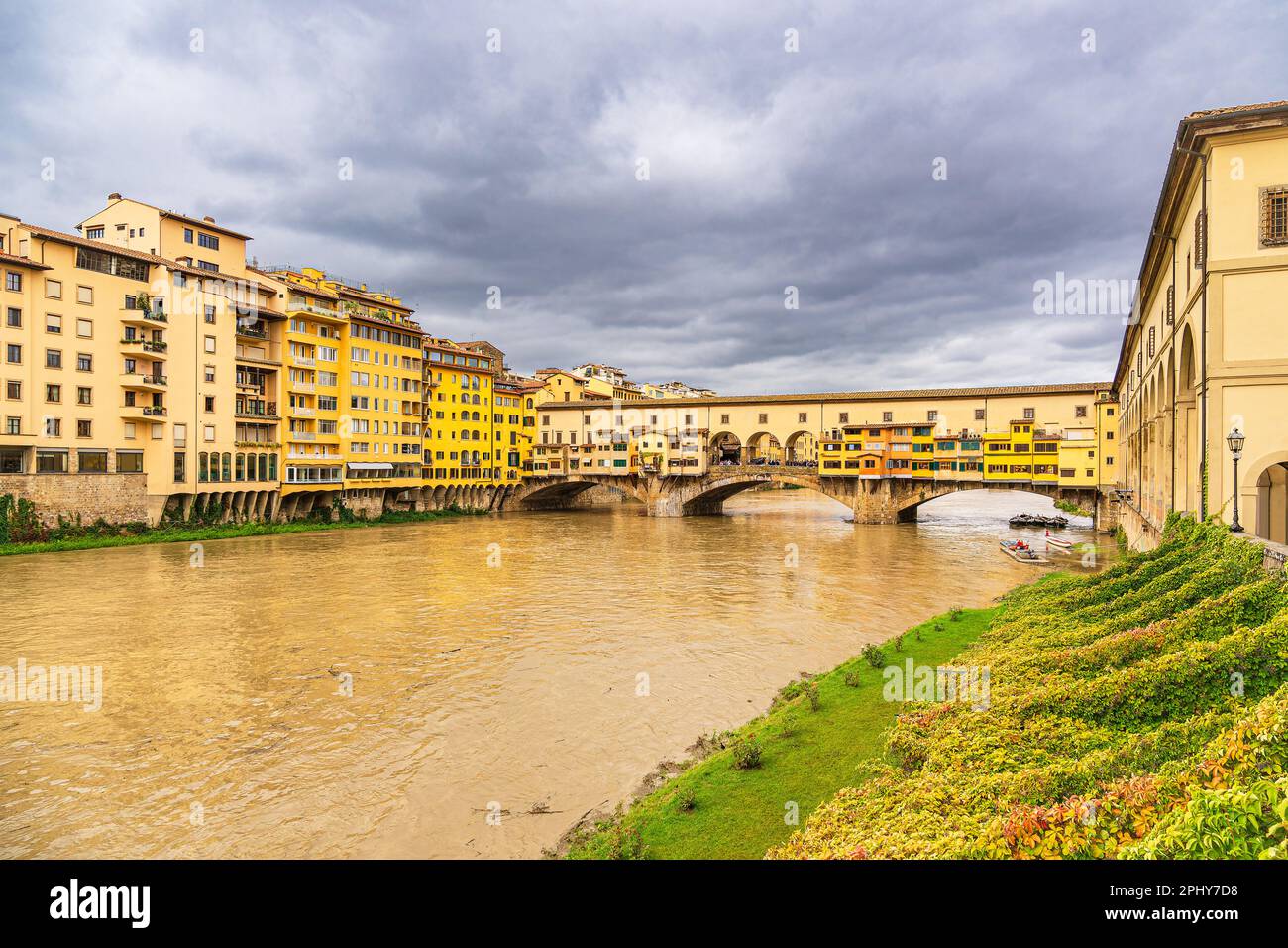 View Of The Ponte Vecchio Bridge In Florence, Italy Stock Photo - Alamy