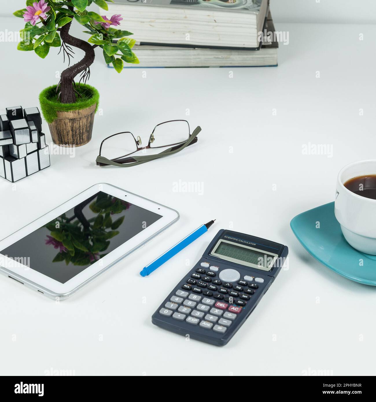 Wooden desk top paper files hi-res stock photography and images - Alamy