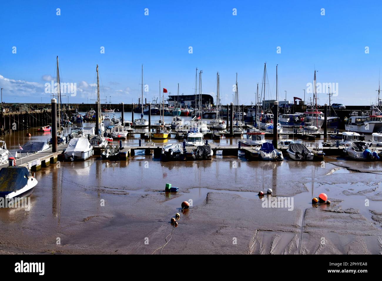 Moorings in Bridlington harbour Stock Photo - Alamy