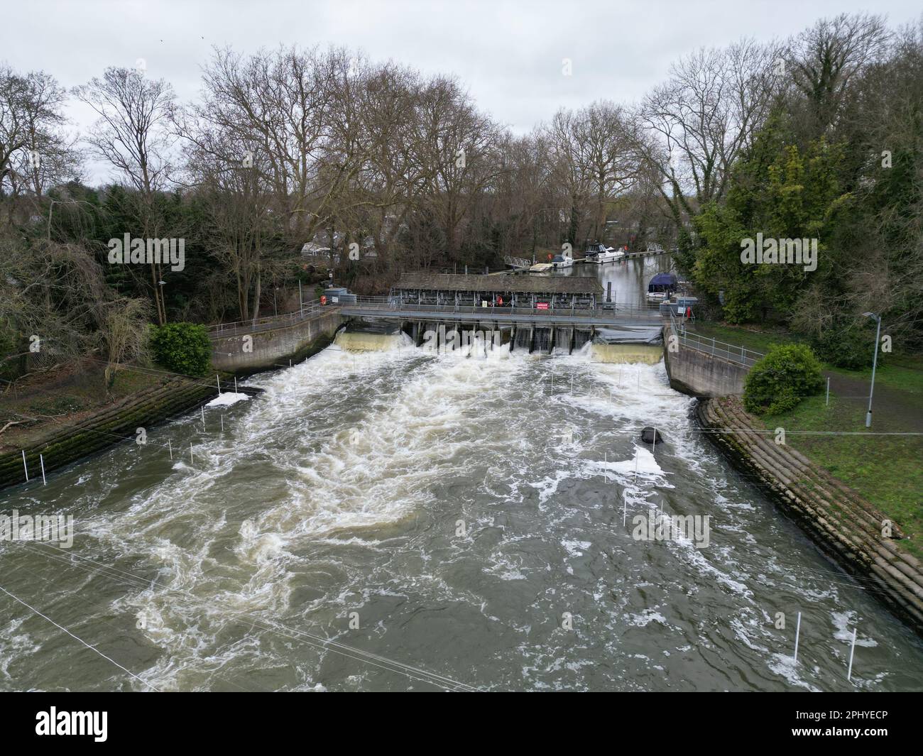 Shepperton lock hi-res stock photography and images - Alamy