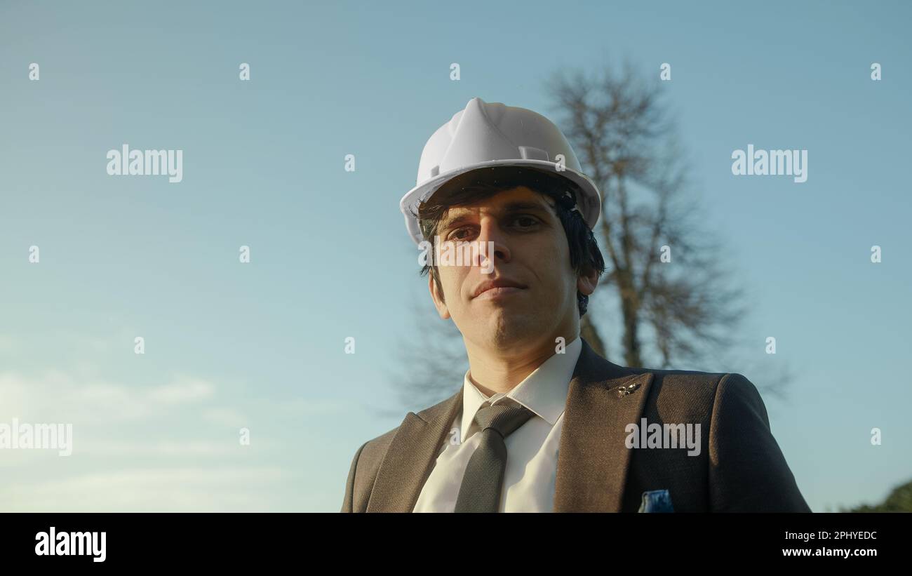 Engineer in suit hard hat hi-res stock photography and images - Alamy