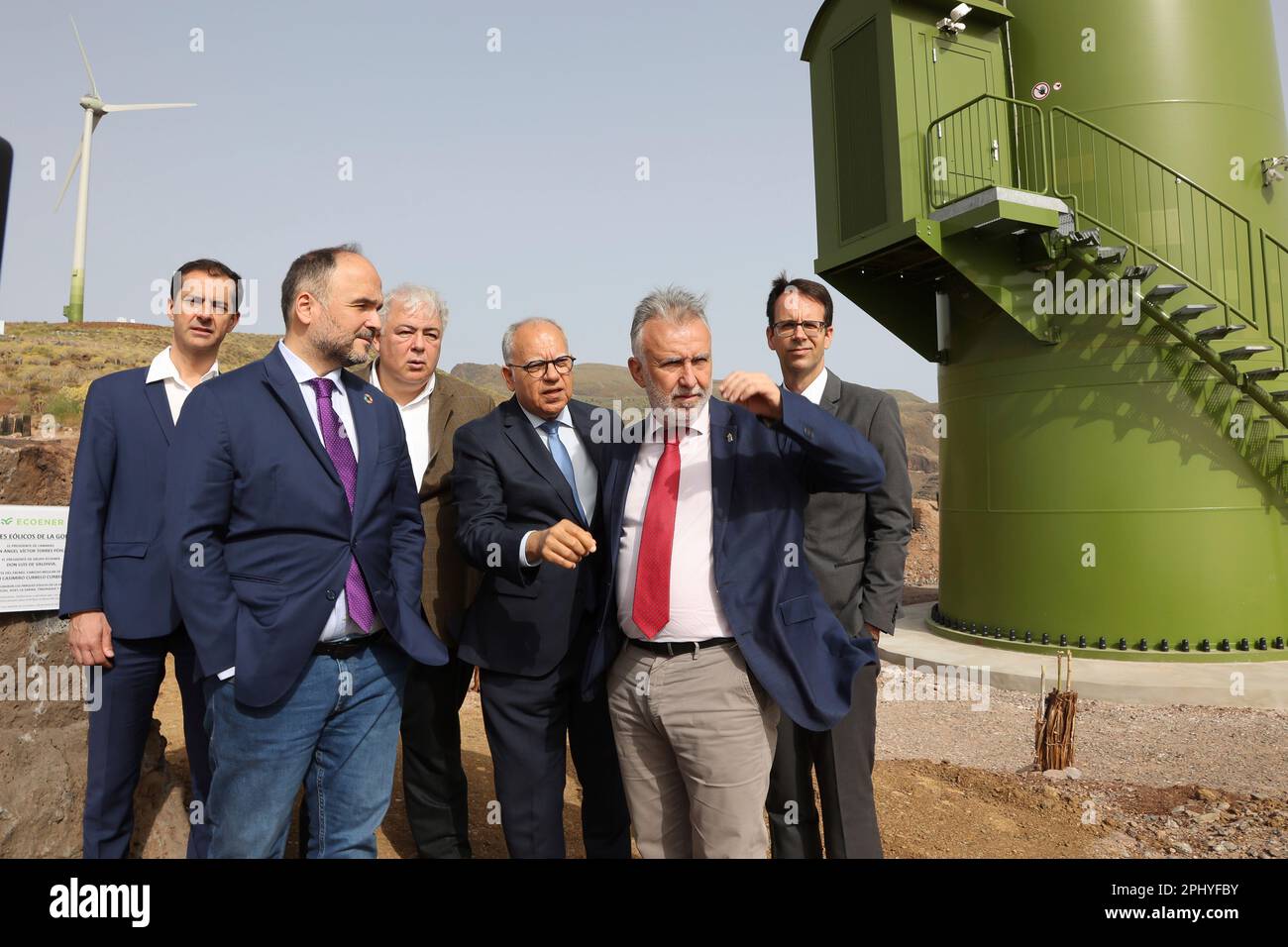 (L-R) The Vice-President of Ecoener, Fernando Rodríguez, the Councilor ...