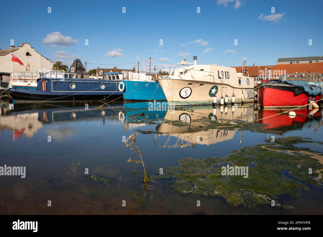 Houses boats river Deben Woodbridge Suffolk England Stock Photo - Alamy
