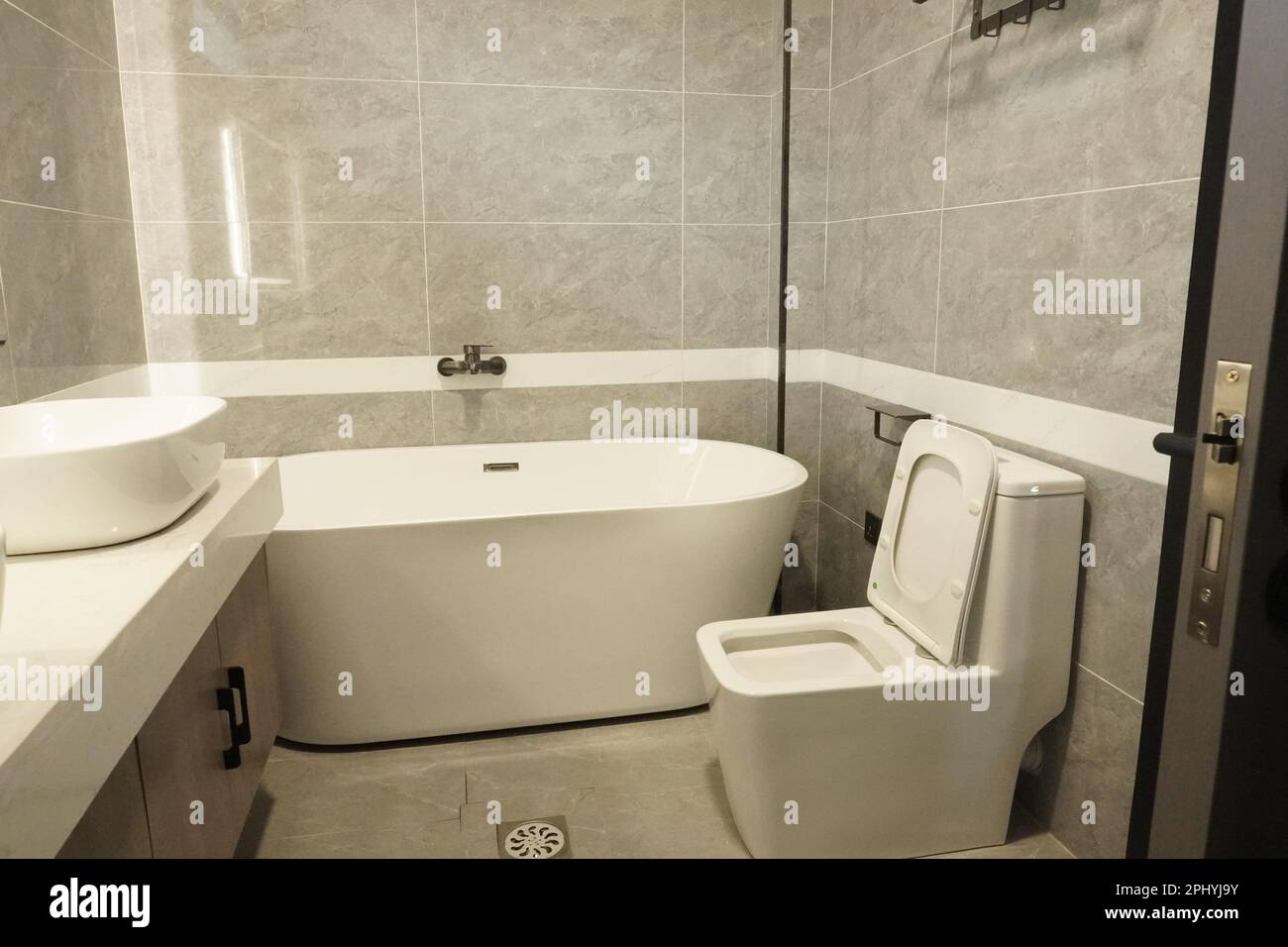 Interior of Very modern villa , from modern washroom, Bathtub to modern ...