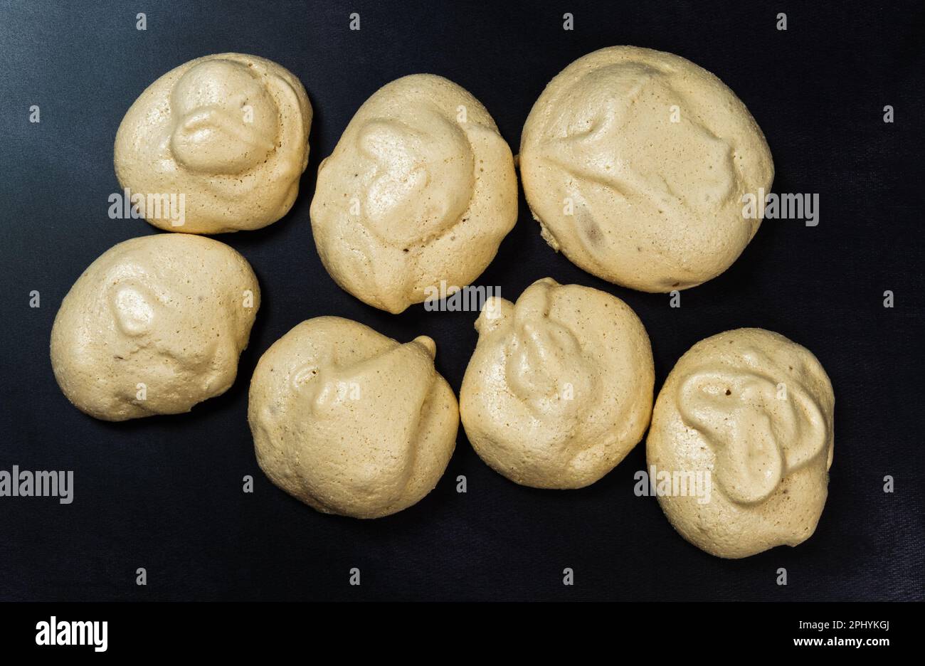 Meringues white hi-res stock photography and images - Alamy
