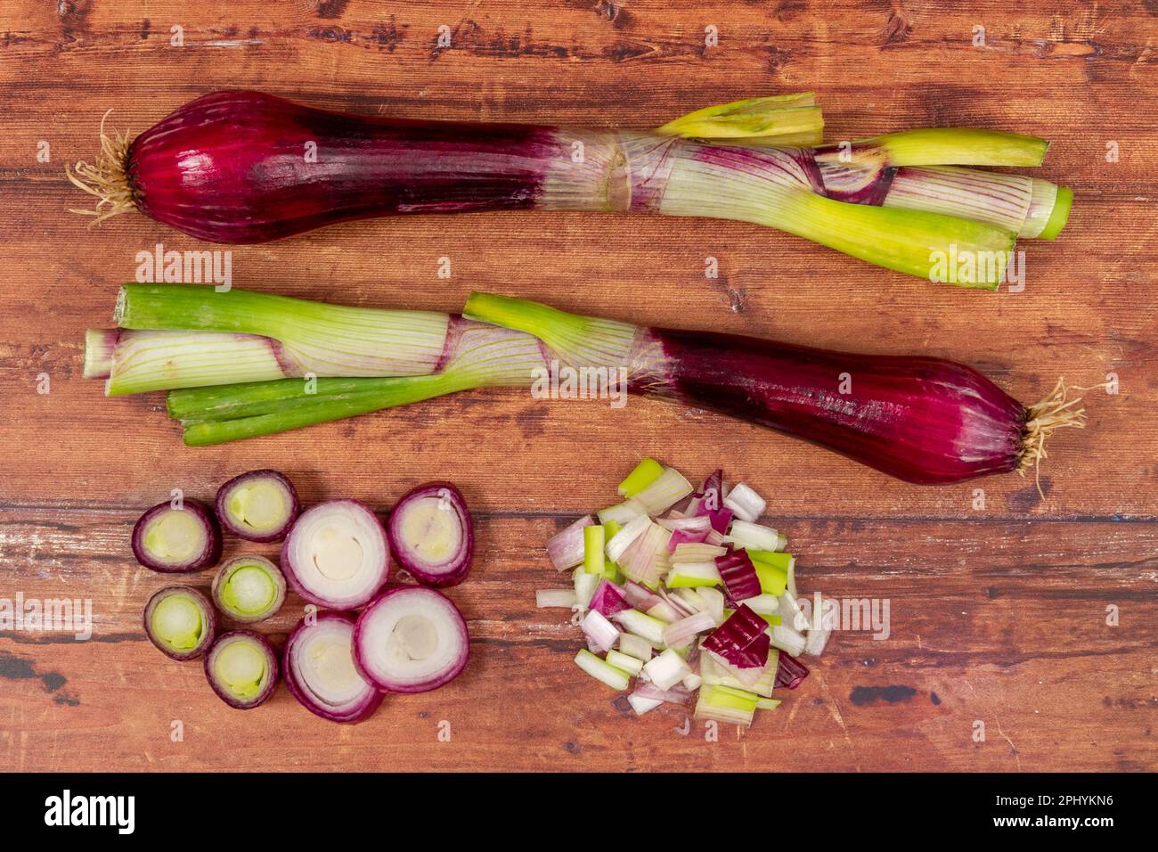 whole and chopped red spring onions, from above Stock Photo - Alamy