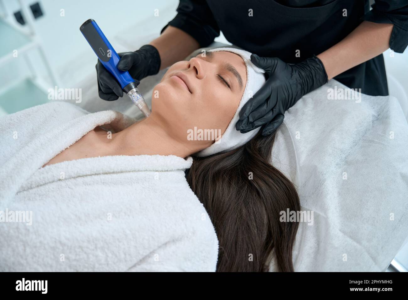 Medic holding device and doing skin resurfacing procedure Stock Photo ...