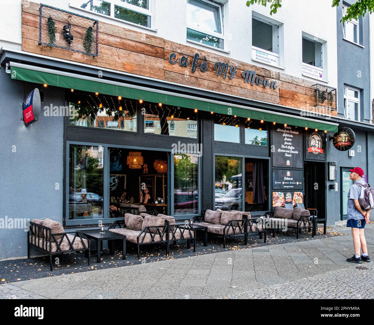 Cafe MyMoon.Coffee shop with quirky exterior in Markstraße 4 ...