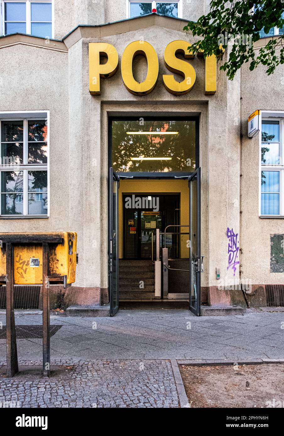 Post Office entrance & Mail box in Residenzstrasse, Reinickendorf ...